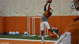 Texas Longhorns Spring Football Practice - Day 3 (Wochit)