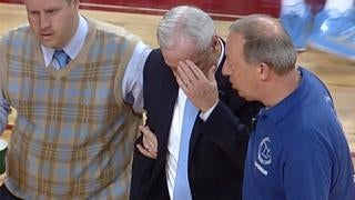 Roy Williams Collapses On Sideline During Timeout