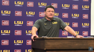 Duke Riley gives motivational speech to LSU team