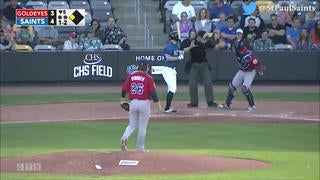 Catcher shows off reflexes with amazing behind the back catch
