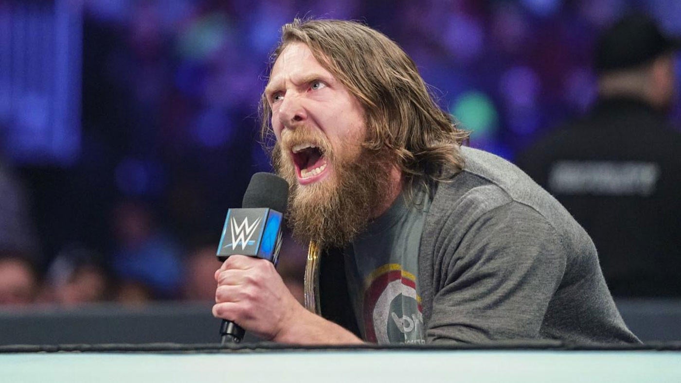 Wwe Daniel Bryan Respeta El Logo De La Barba Wwf Vs Wwe Logo