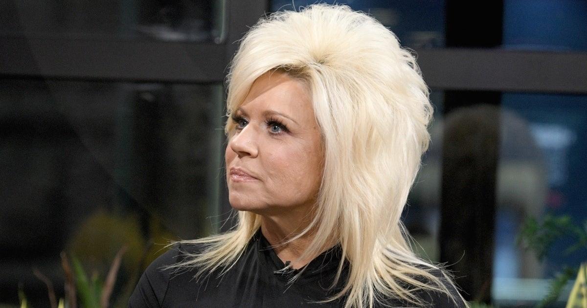 'Long Island Medium' Star Theresa Caputo Raises Eyebrows With New TLC 9 ...