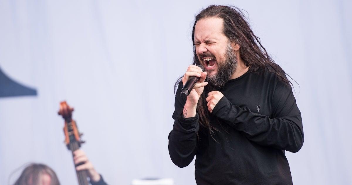 Korn's Jonathan Davis Uses Oxygen Mask During Concert Amid COVID-19 ...