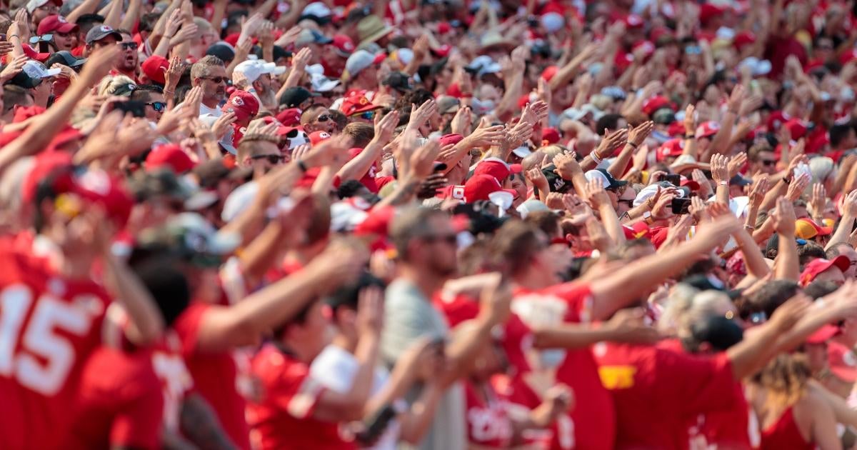 Kansas City Chiefs Fans Get Into Major Brawl During Loss to Los Angeles ...