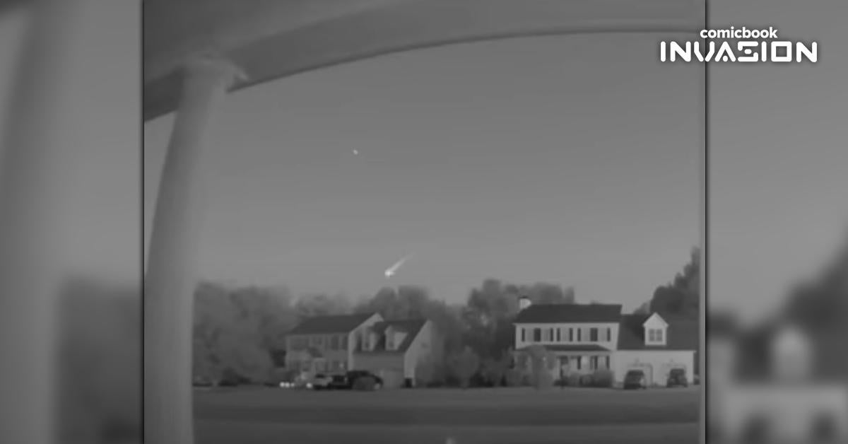 Giant Fireball Traveling 32k MPH in the Sky Caught on Video