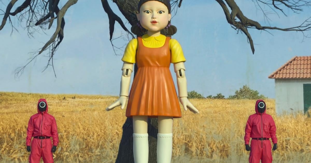 Squid Game: Netflix Erects Giant "Red Light, Green Light" Statue in ...