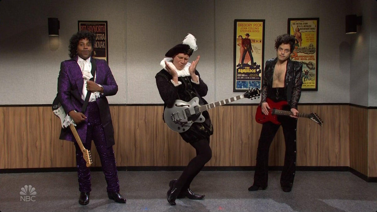 No Time to Die's Daniel Craigs Makes Surprise SNL Appearance