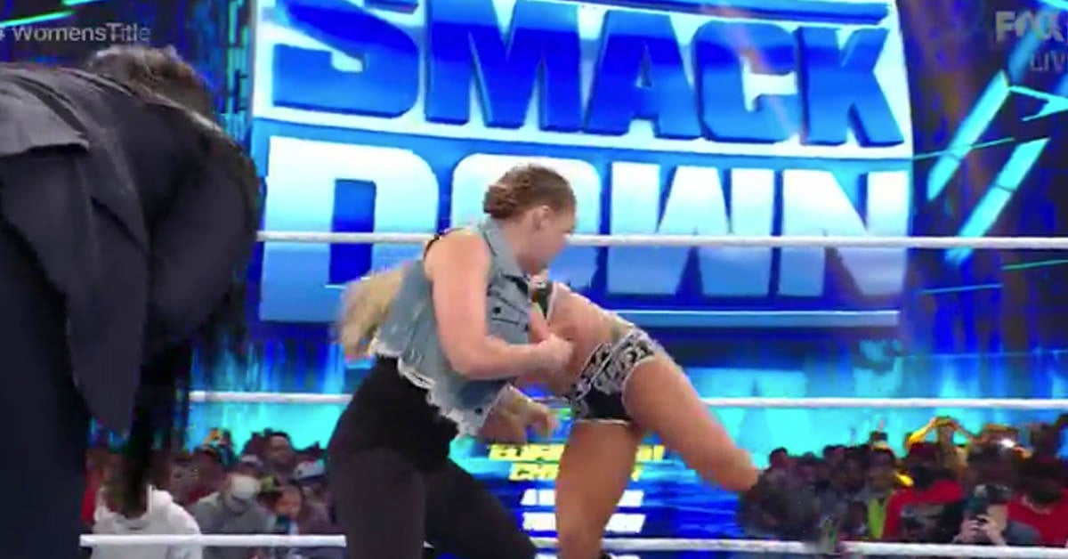 WWE: Charlotte Flair Retains SmackDown Title but Ronda Rousey Makes Her Pay