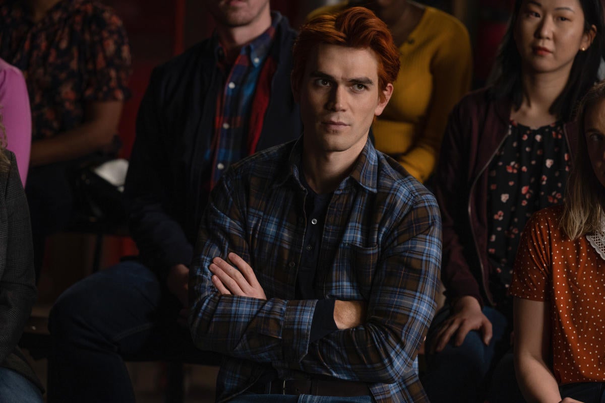 Riverdale: "Chapter One Hundred and Five: Folk Heroes" Photos Released