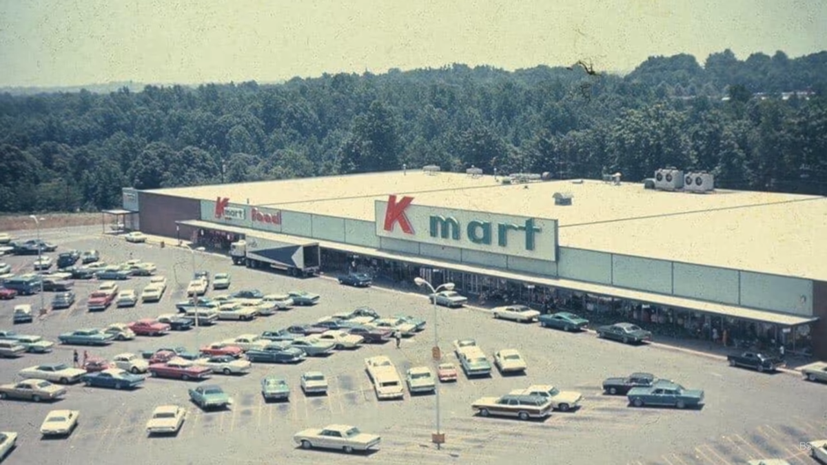 Former Kmart Shoppers Mourn That the Once Retail Giant Only Has Three ...
