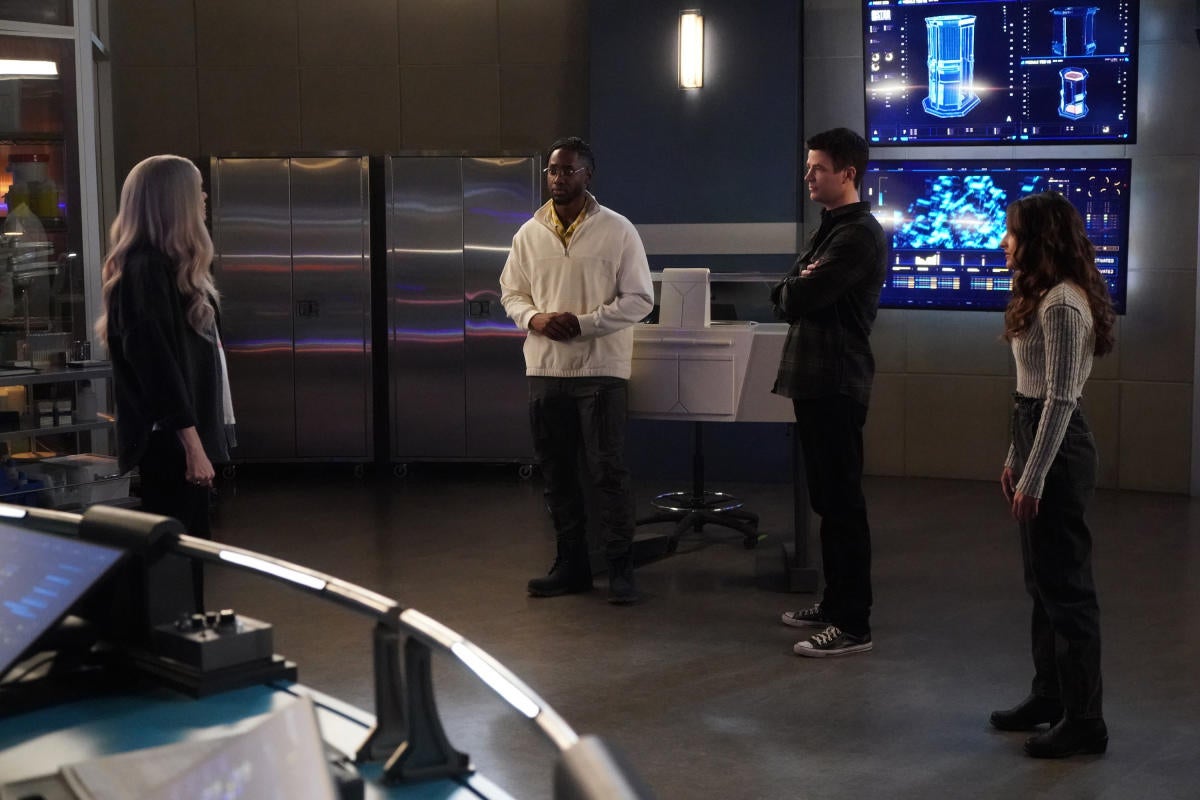 The Flash: "Death Rises" Photos Released