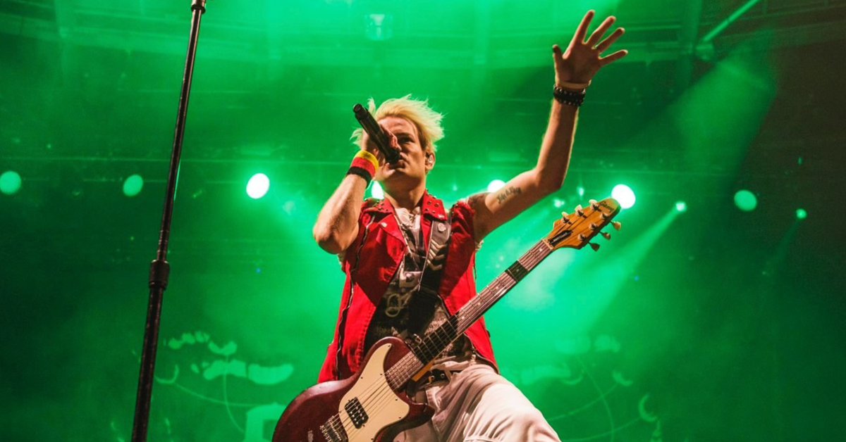 Sum 41's Deryck Whibley Sets The Record Straight on Infamous Band Feud ...