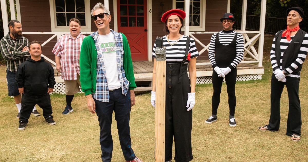 'Jackass Forever' Star Kisses Huge Snake After Winning Best Kiss at MTV ...