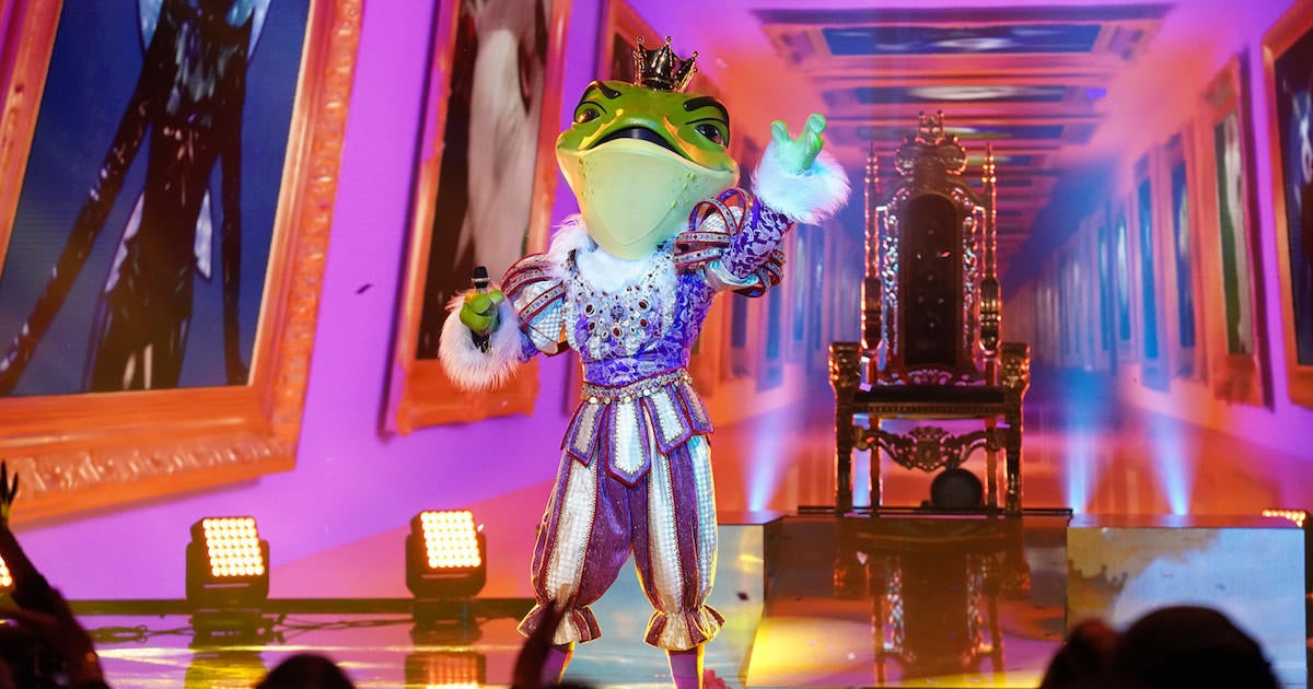 'The Masked Singer' Live Updates: Queen Cobra and Space Bunny Unmasked