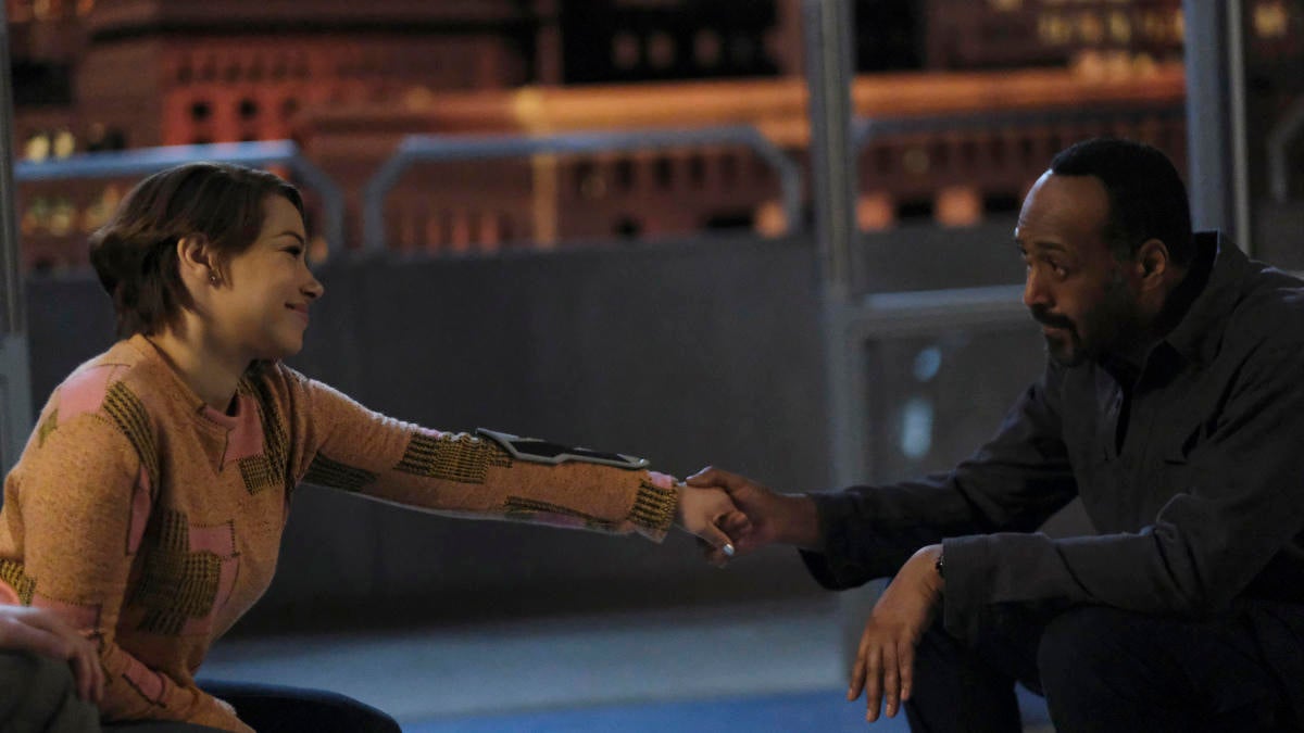 The Flash 8x15: nelle foto Jessica Parker Kennedy torna come Nora West ...