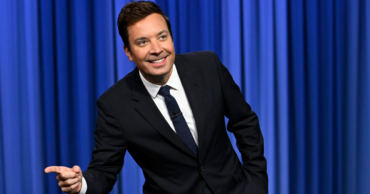 Jimmy Fallon Shares Rare Family Photo With Wife Nancy and Daughters ...