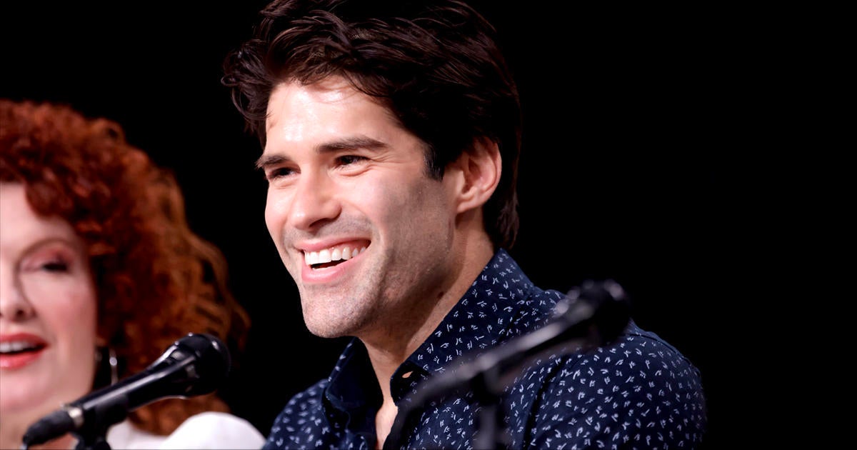 'Ghosts' Star Asher Grodman on Why Being Pantless for His Character Is ...