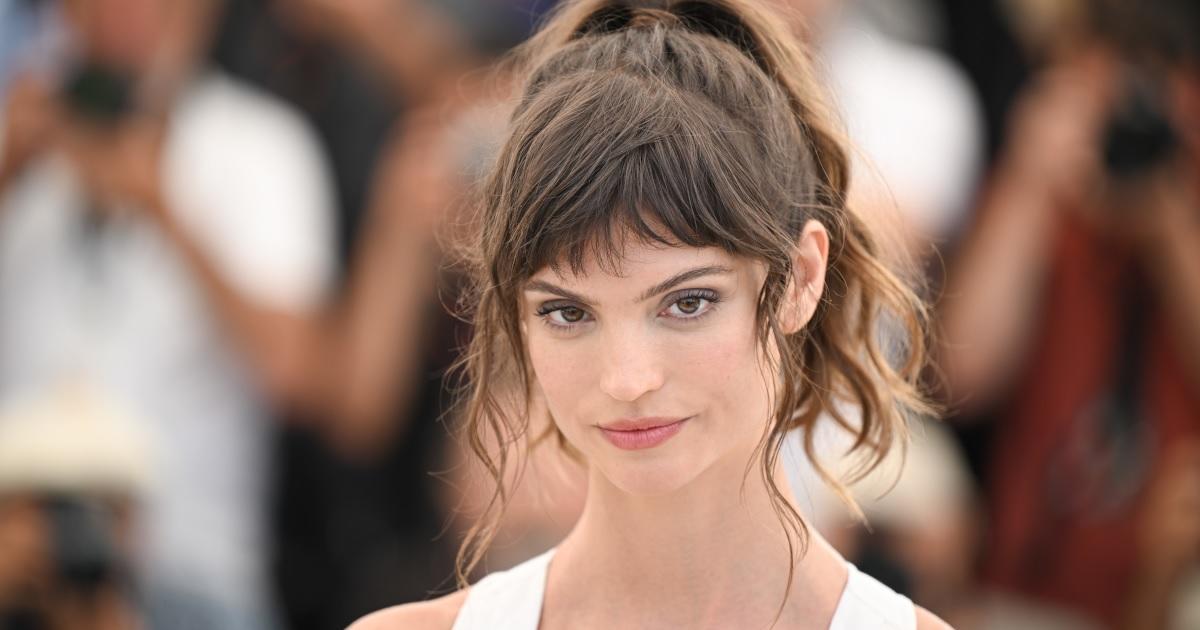 Charlbi Dean, Model and The CW Actress, Dead at 32