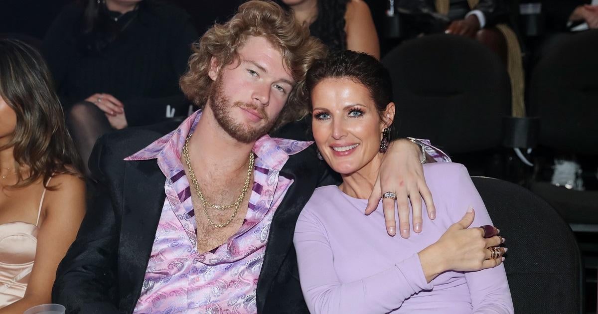 Addison Rae's Mom and Yung Gravy Make out at 2022 MTV VMAs