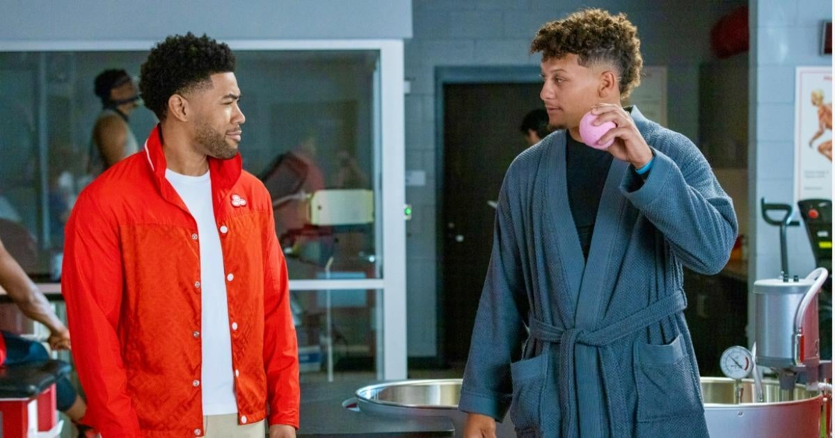 Patrick Mahomes, Aaron Rodgers Featured in New State Farm Commercials ...