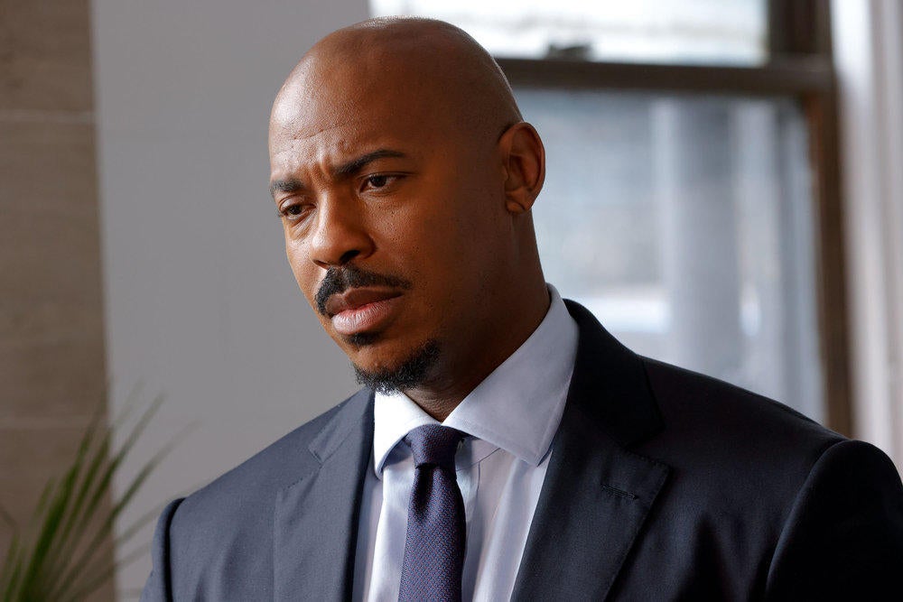 Law & Order Reveals First Look Preview of Season 22's Battle Lines Episode