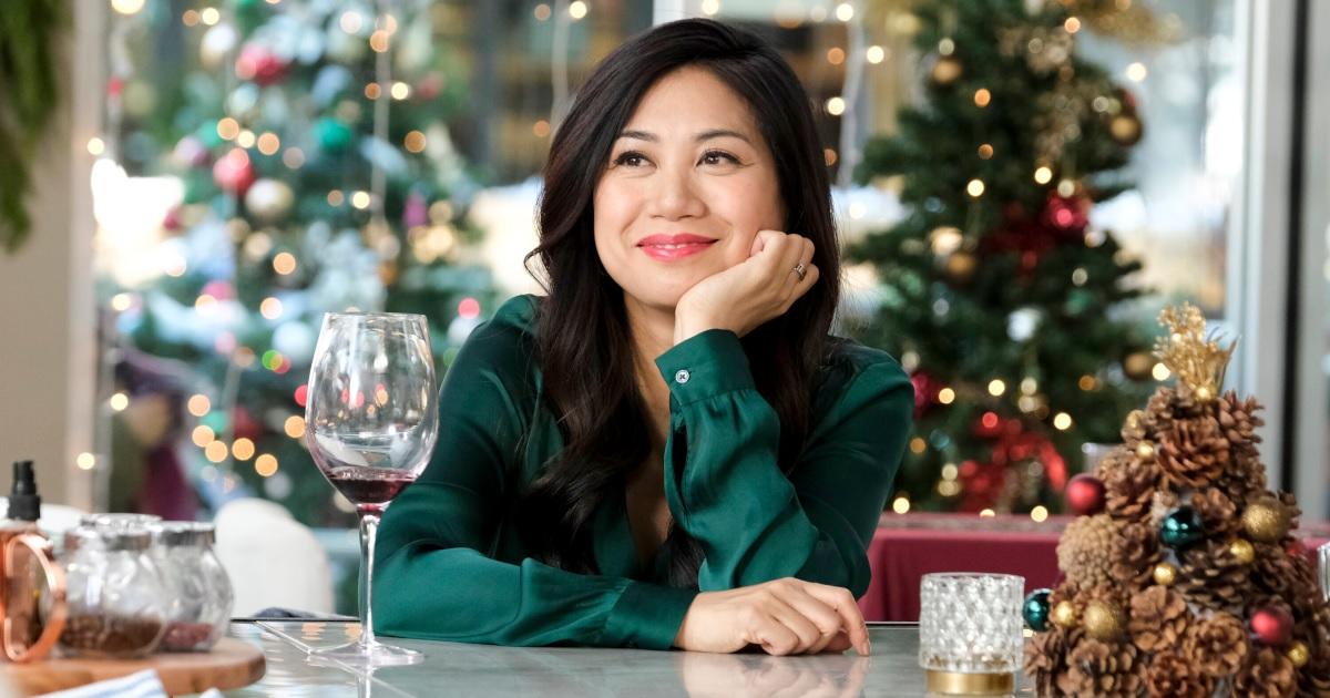 'Must Love Christmas': Liza Lapira Shares How New CBS Christmas Movie ...