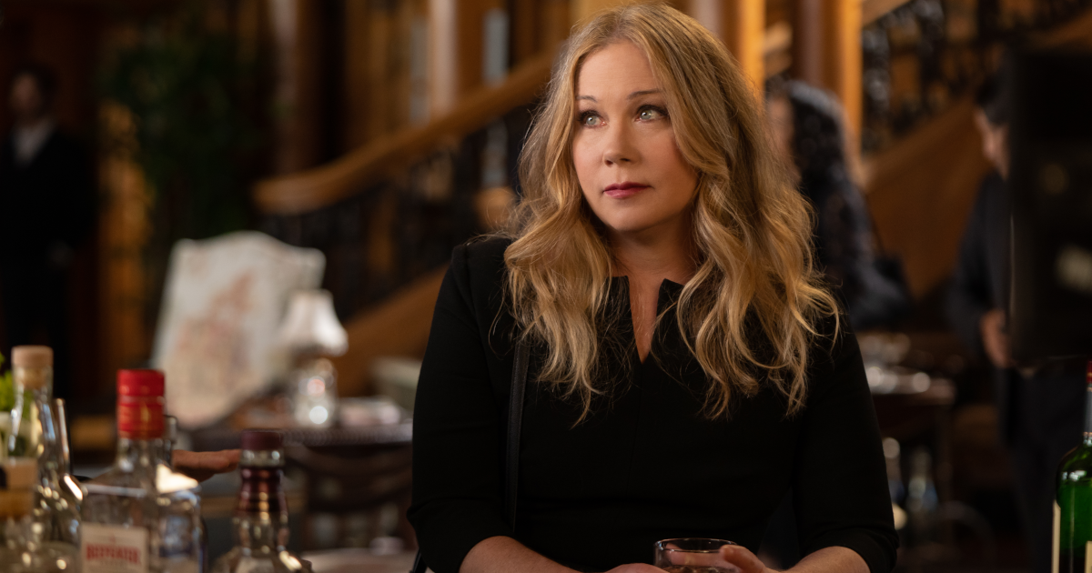 Christina Applegate Recalls Early MS Symptoms: 'I Couldn't Walk'
