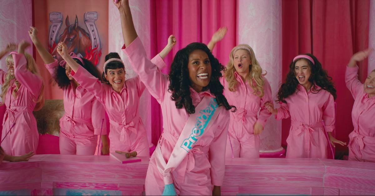 New Barbie Photos Feature Margot Robbie, Ryan Gosling, Issa Rae, Simu ...