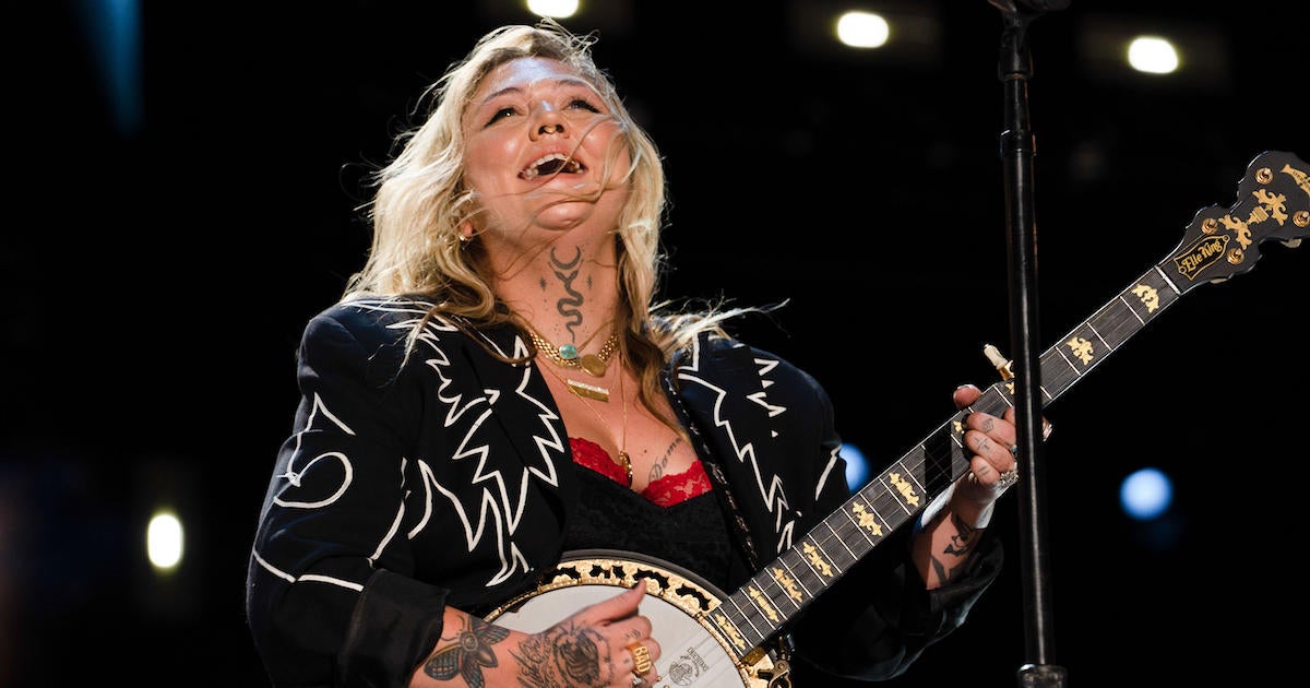 Elle Kings Hammered Dolly Parton Tribute Performance Sparks Outrage