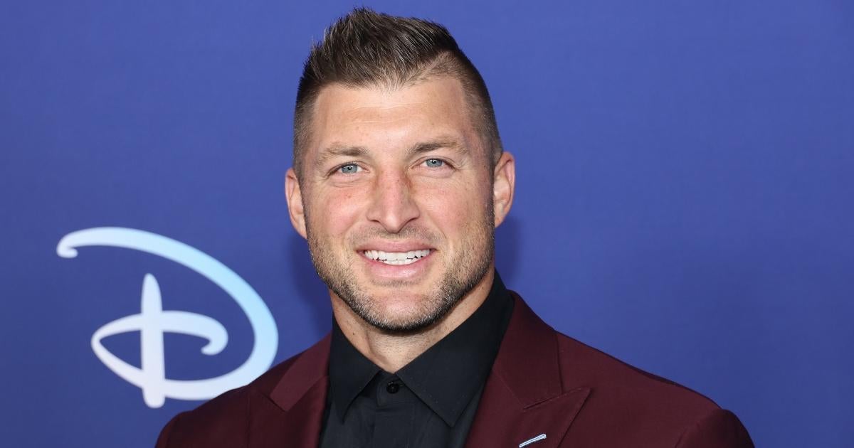 Tim Tebow Rallies Fans to Pray for Damar Hamlin