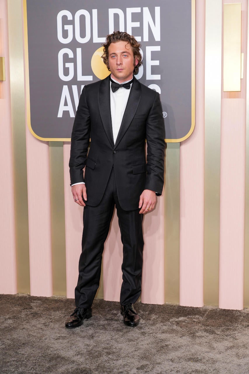 Jeremy Allen White Looks Sharper Than Ever at Golden Globes With Wife