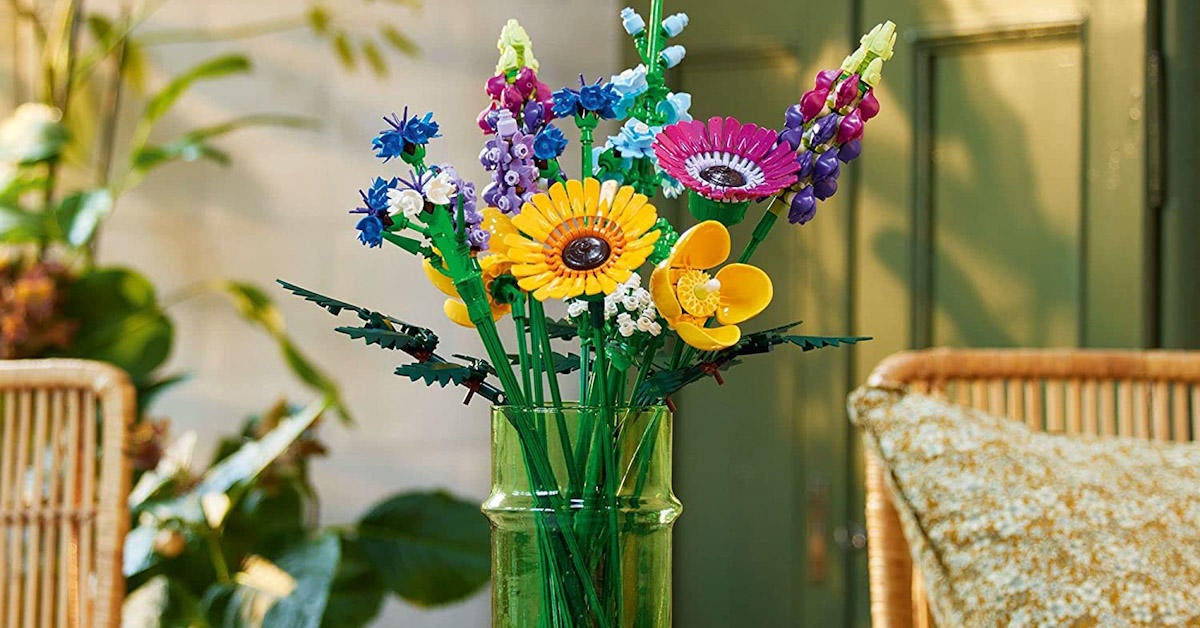 New LEGO Flower Sets Arrive In Time For Valentine's Day 2023