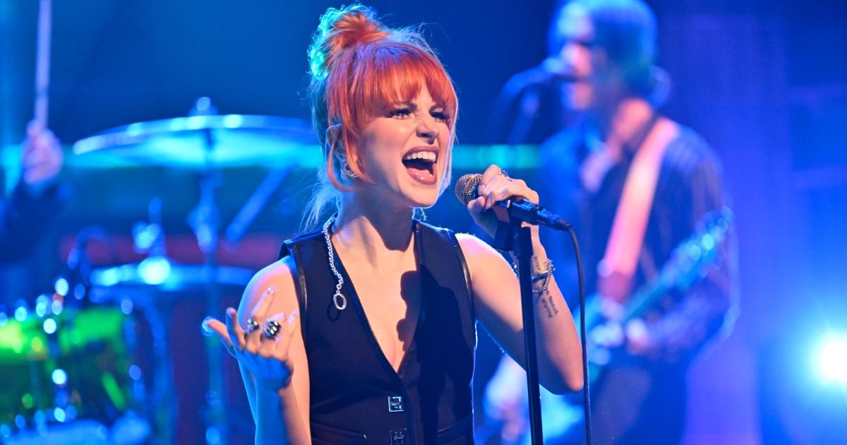 Paramore Cancels Remaining Tour Due to Hayley Williams' 'Scary' Lung ...