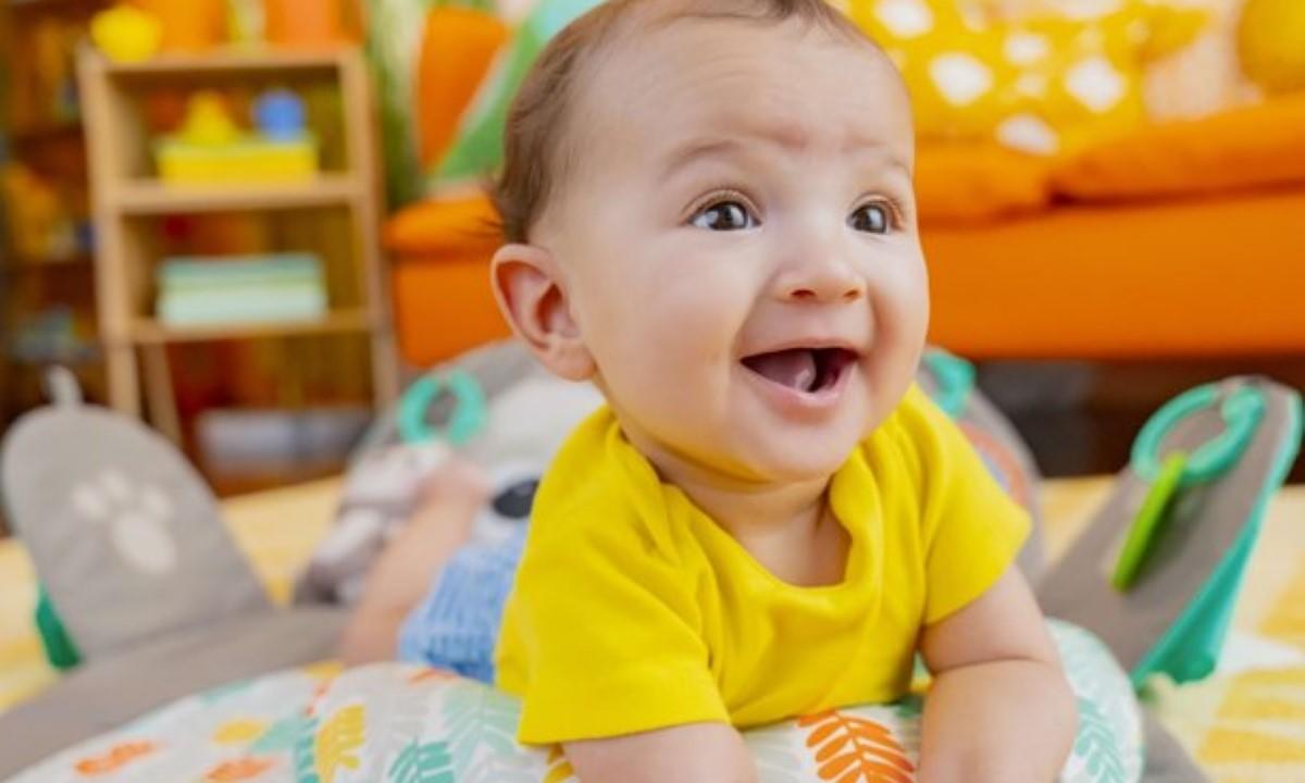 Woman Captures Swarm of Crows Circling Street at 3 AM and People Think ...