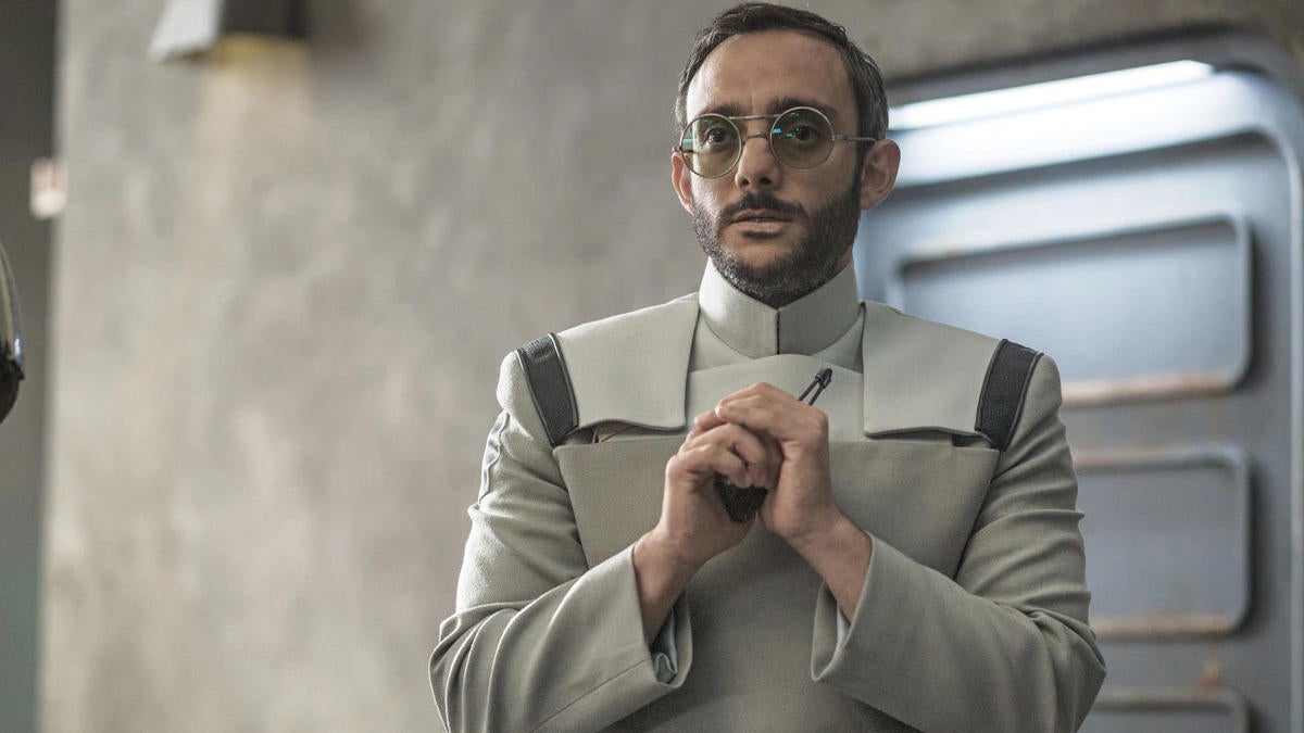 The Mandalorian's Dr. Pershing Actor Celebrates His Big Season 3 Episode