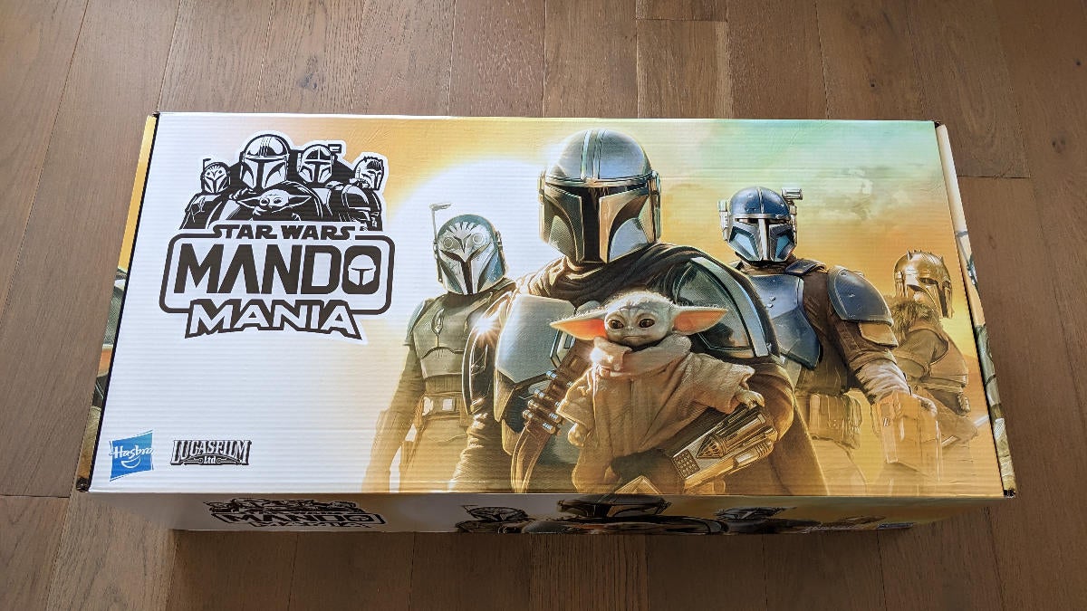 Unboxing Hasbro's Star Wars Mando Mania Mailer