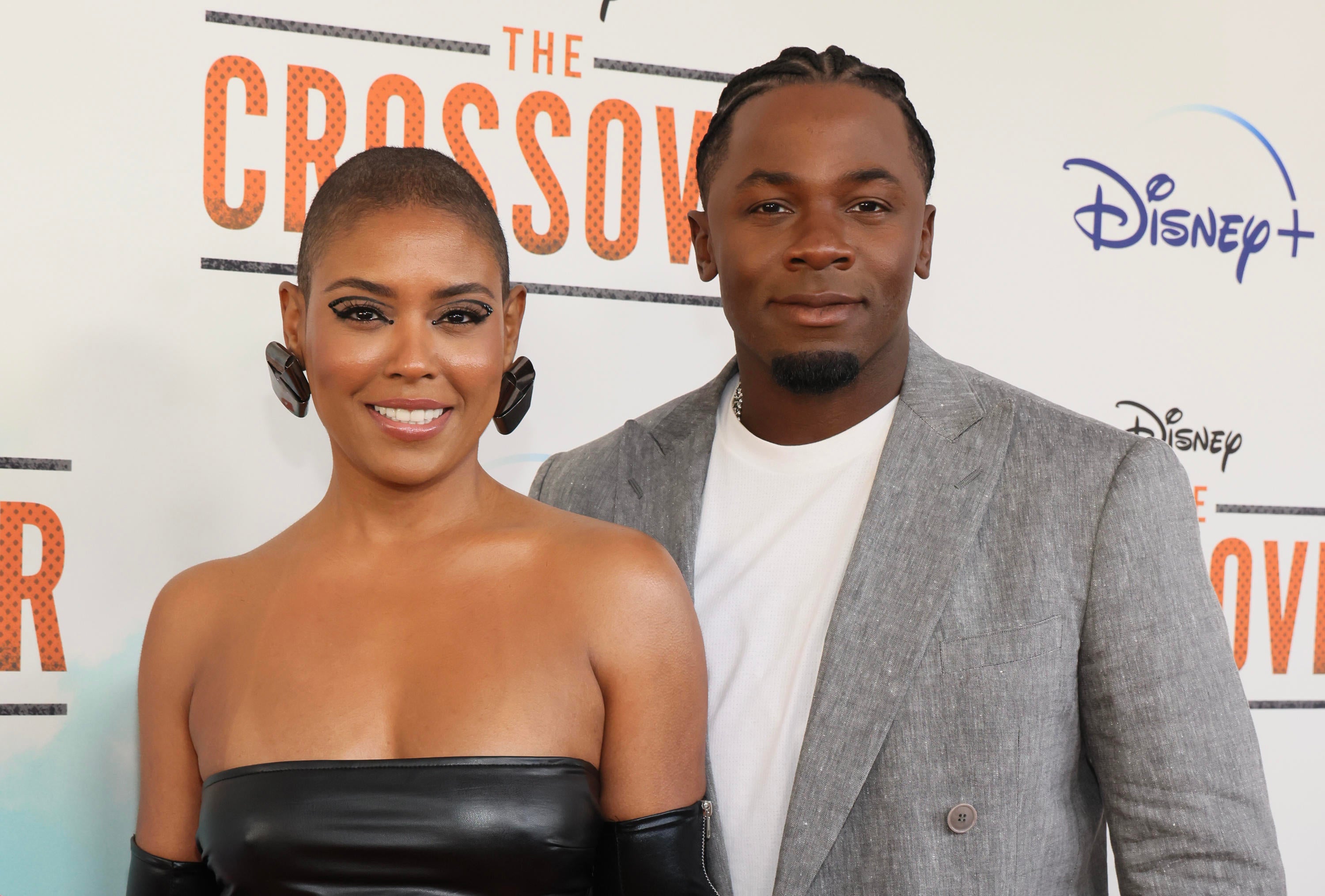 《跨界》:Sabrina Revelle和Derek Luke谈论迪士尼+系列的家庭方面(独家) - beplay官网体育官方版APP下载