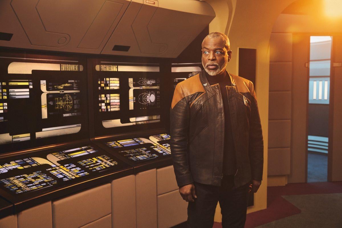 Star Trek: Picard Season Finale Photos Show the Next Generation Crew ...