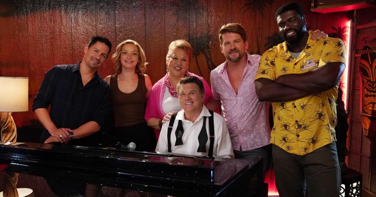 Original 'Magnum P.I.' Star Larry Manetti Loves NBC Reboot, Honors Late ...