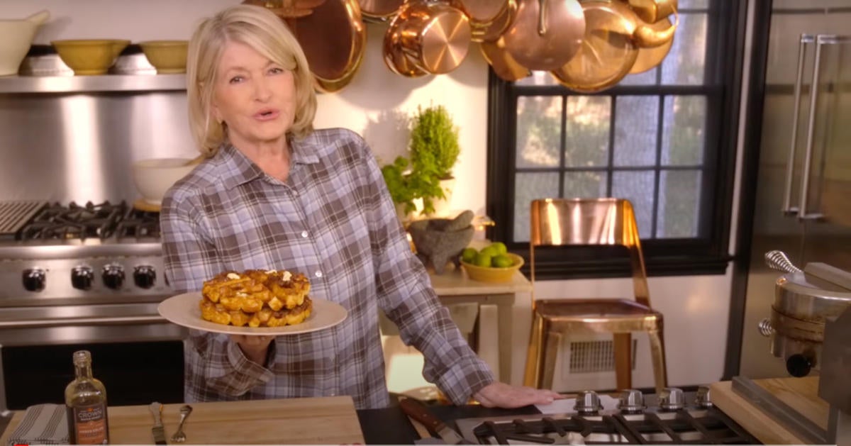 Martha Stewart Becomes Oldest Model On The Cover Of Sports Illustrated
