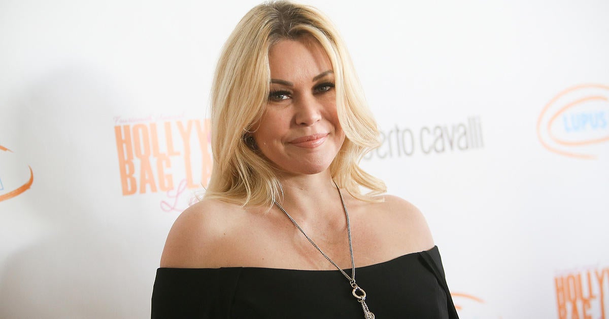 Travis Barker's Ex Shanna Moakler Has Apathetic Reaction to Kourtney ...