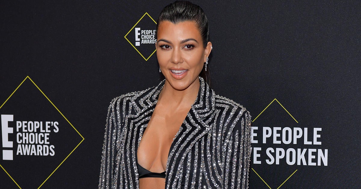 Kourtney Kardashian Shows off Growing Baby Bump in Pink Bikini Kourtney Kardashian Shows off Growing Baby Bump in Pink Bikini