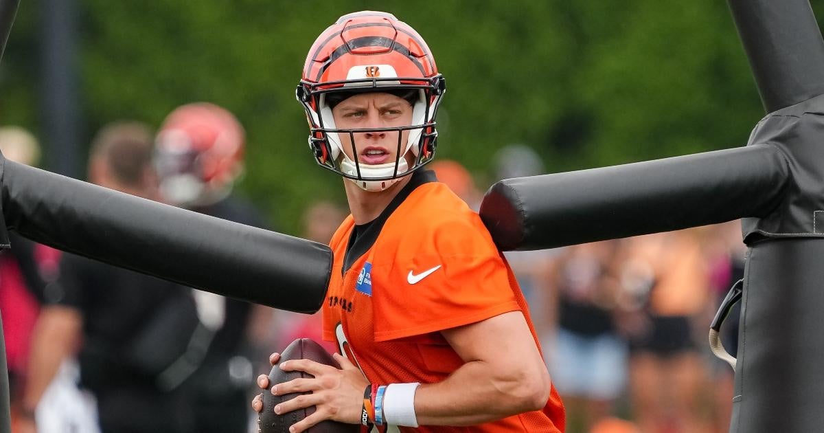 Bengals Quarterback Joe Burrow Carted off Practice Field, Suffers Injury Bengals Quarterback Joe Burrow Carted off Practice Field, Suffers Injury