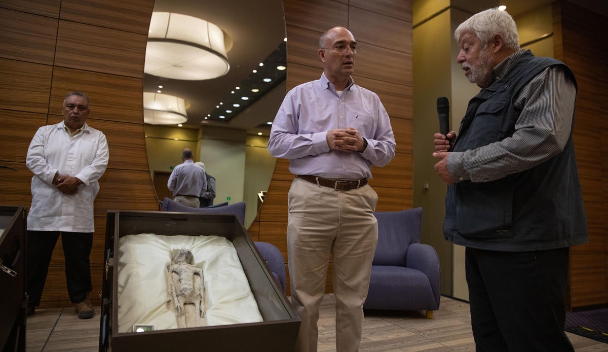 Alien Mummies Shown To Mexican Congress But Its Very Likely A Big Hoax