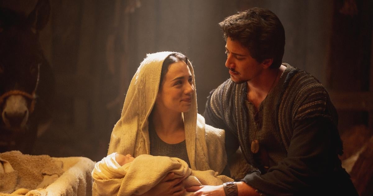 'Journey to Bethlehem': Fiona Palomo and Milo Manheim on Playing Mary ...