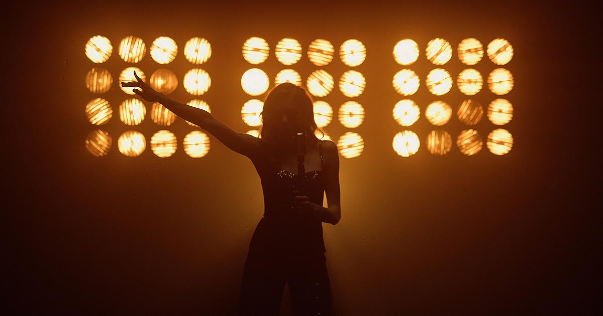 Pop Star's Crazed Fans Flip After Her Secret Boyfriend Surfaces