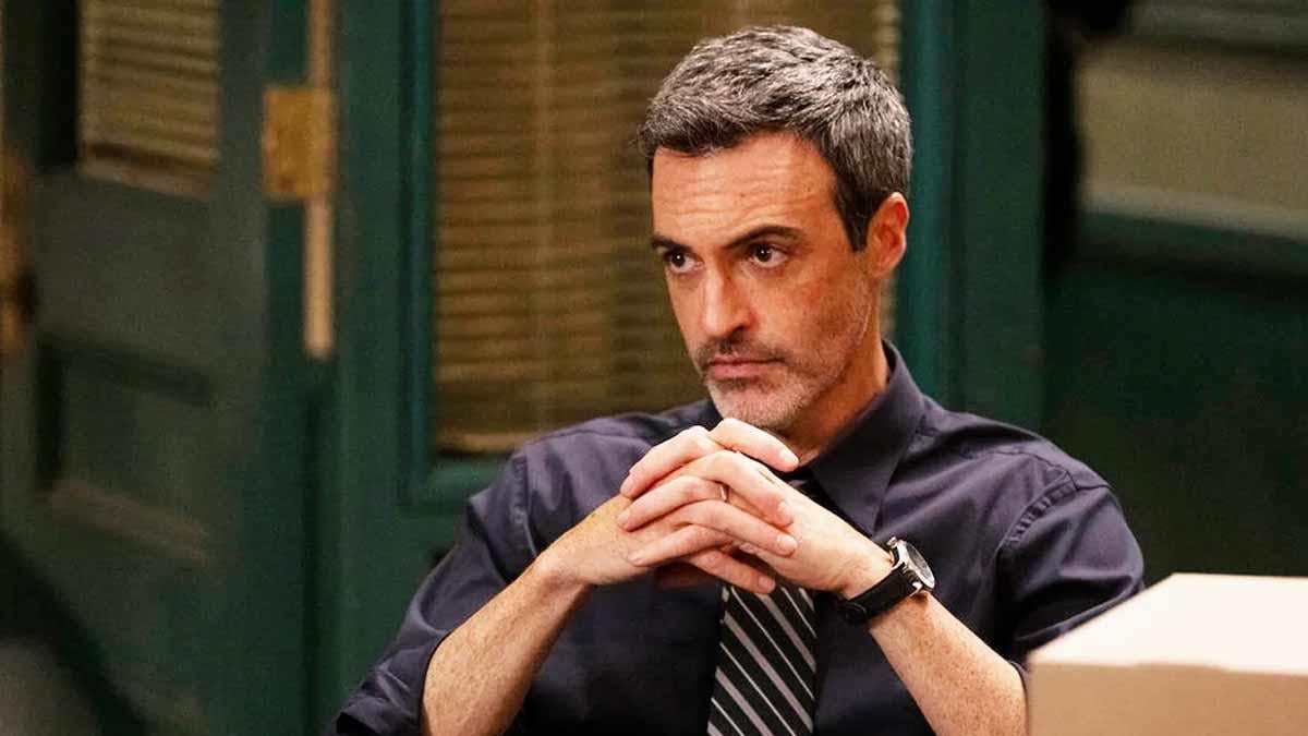 Law & Order Stars Tease Major Revelations About Detective Riley in ...