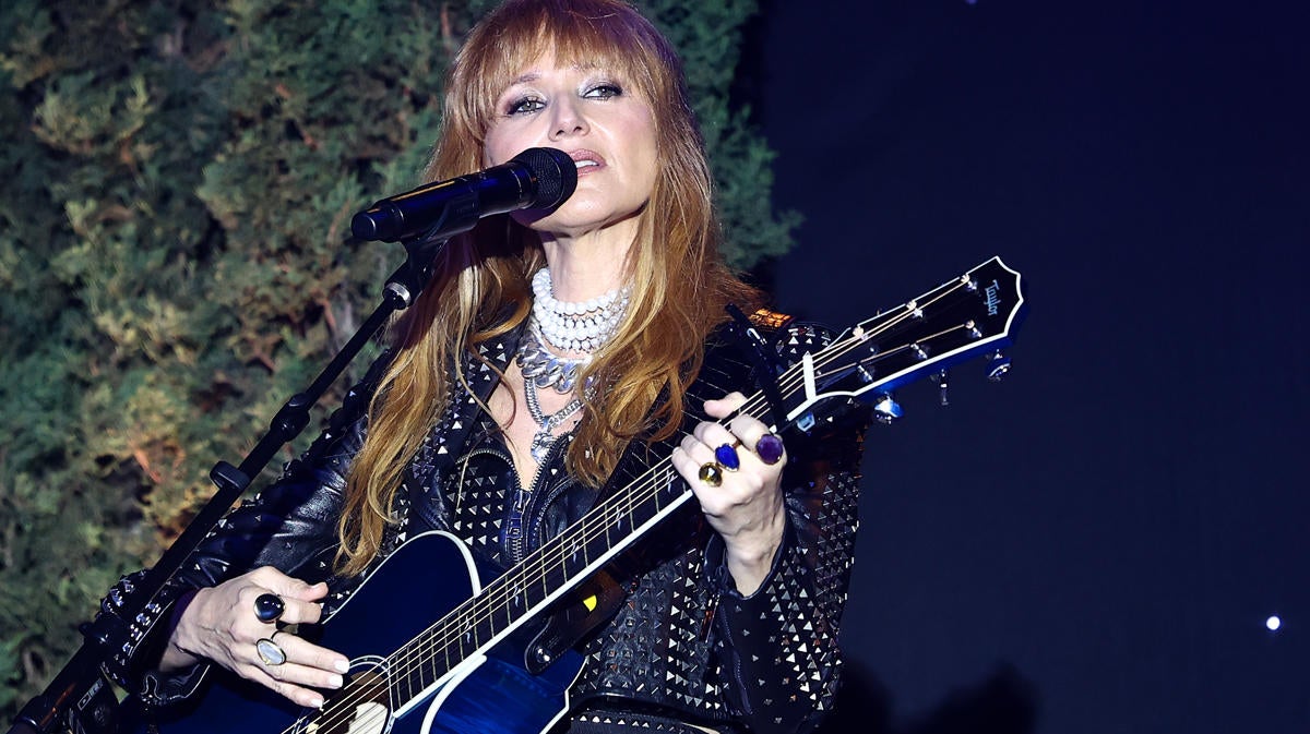 Jewel Speaks Out on 'Great Person' Kevin Costner Amid Dating Rumors