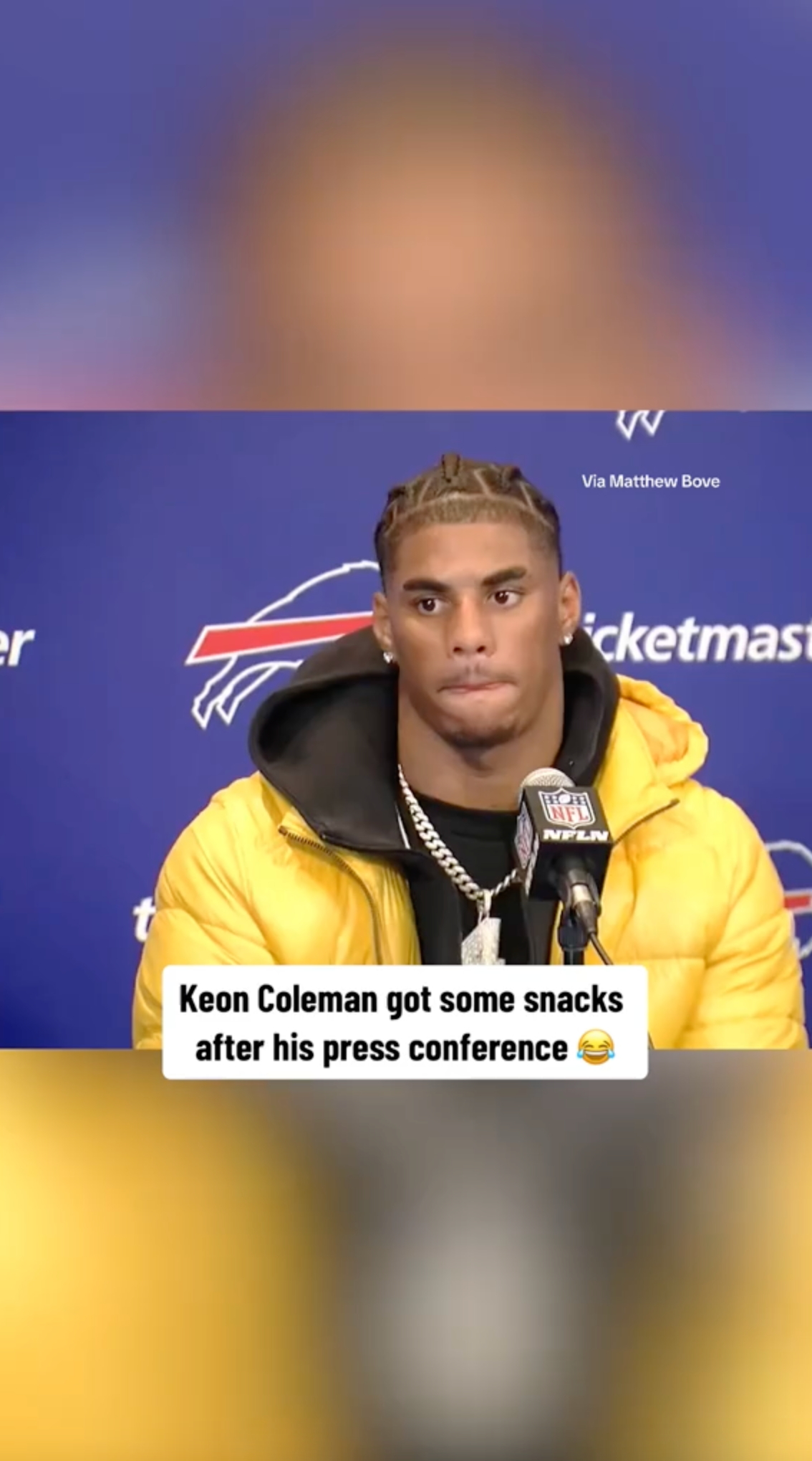 Keon Coleman went right for the snacks after his press conference ...