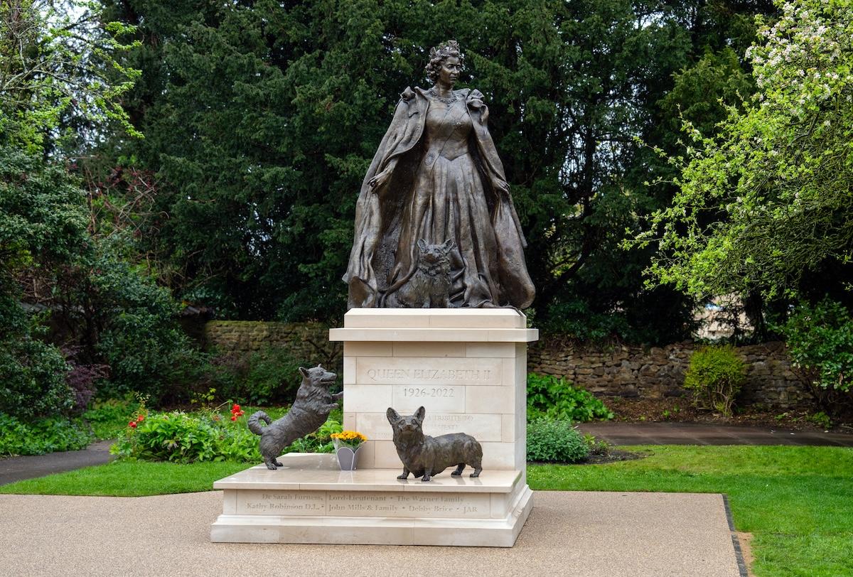 New Queen Elizabeth Statue Revealed But Not Everyone Is Happy About It